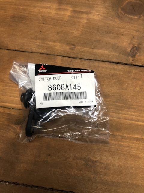 8608A145 Концевик фонаря салона Mitsubishi | Запчасти на DRIVE2