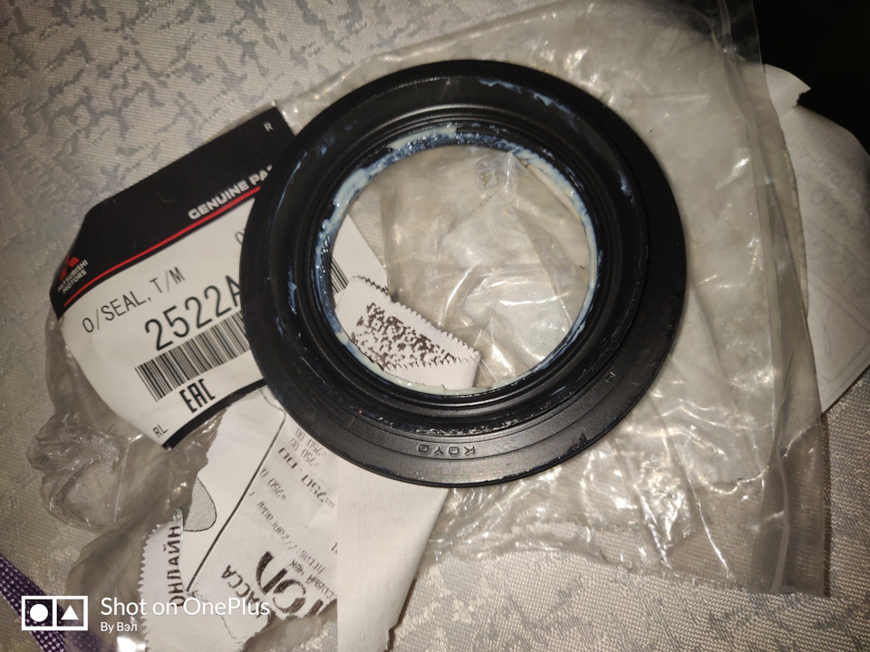 Замена сальника левого привода — Mazda 3 MPS (1G), 2,3 л, 2007 года ...