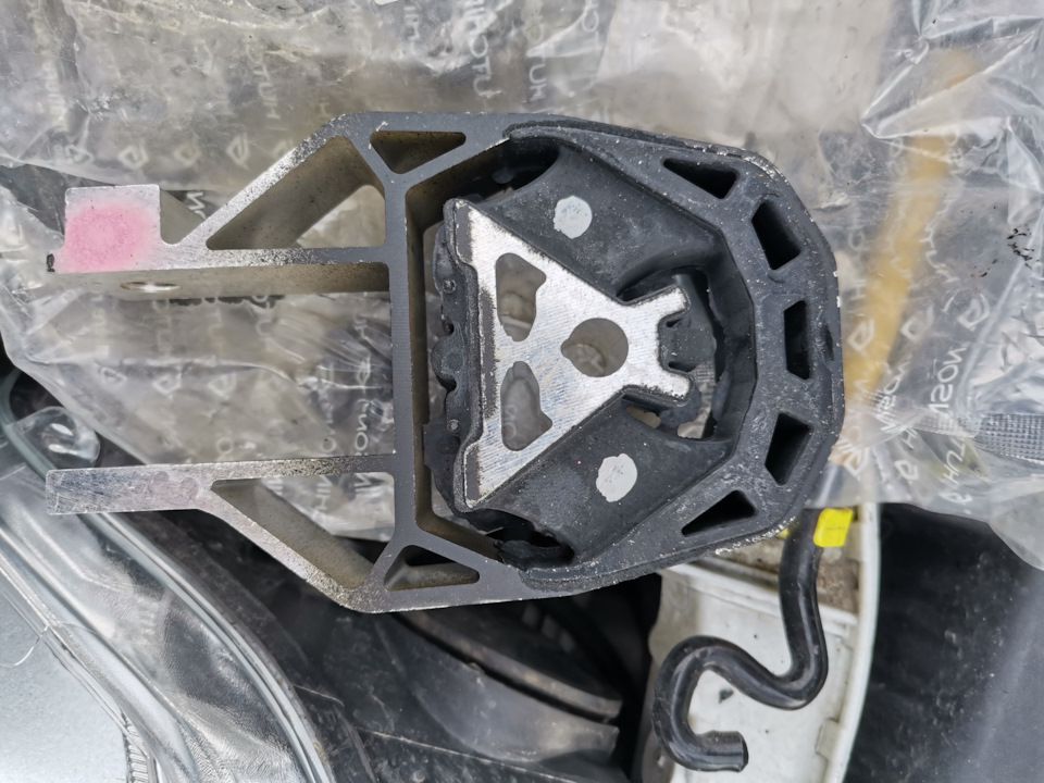 Замена лямбды #1, Гидроопоры и нежней опоры КПП. — Ford Focus Wagon III ...