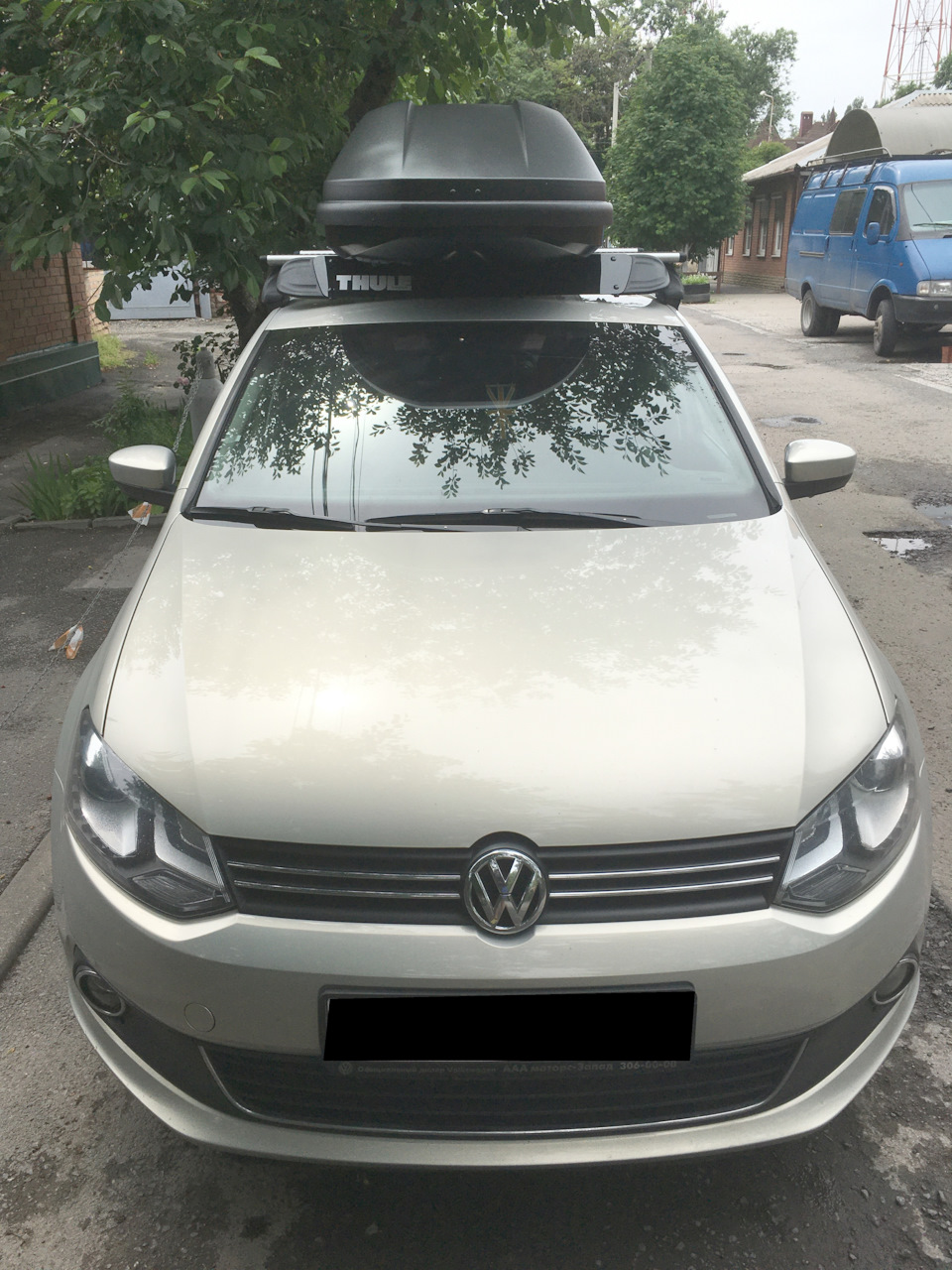 Бокс багажник Thule Touring для Polo Sedan — Volkswagen Polo Sedan, 1,6 ...