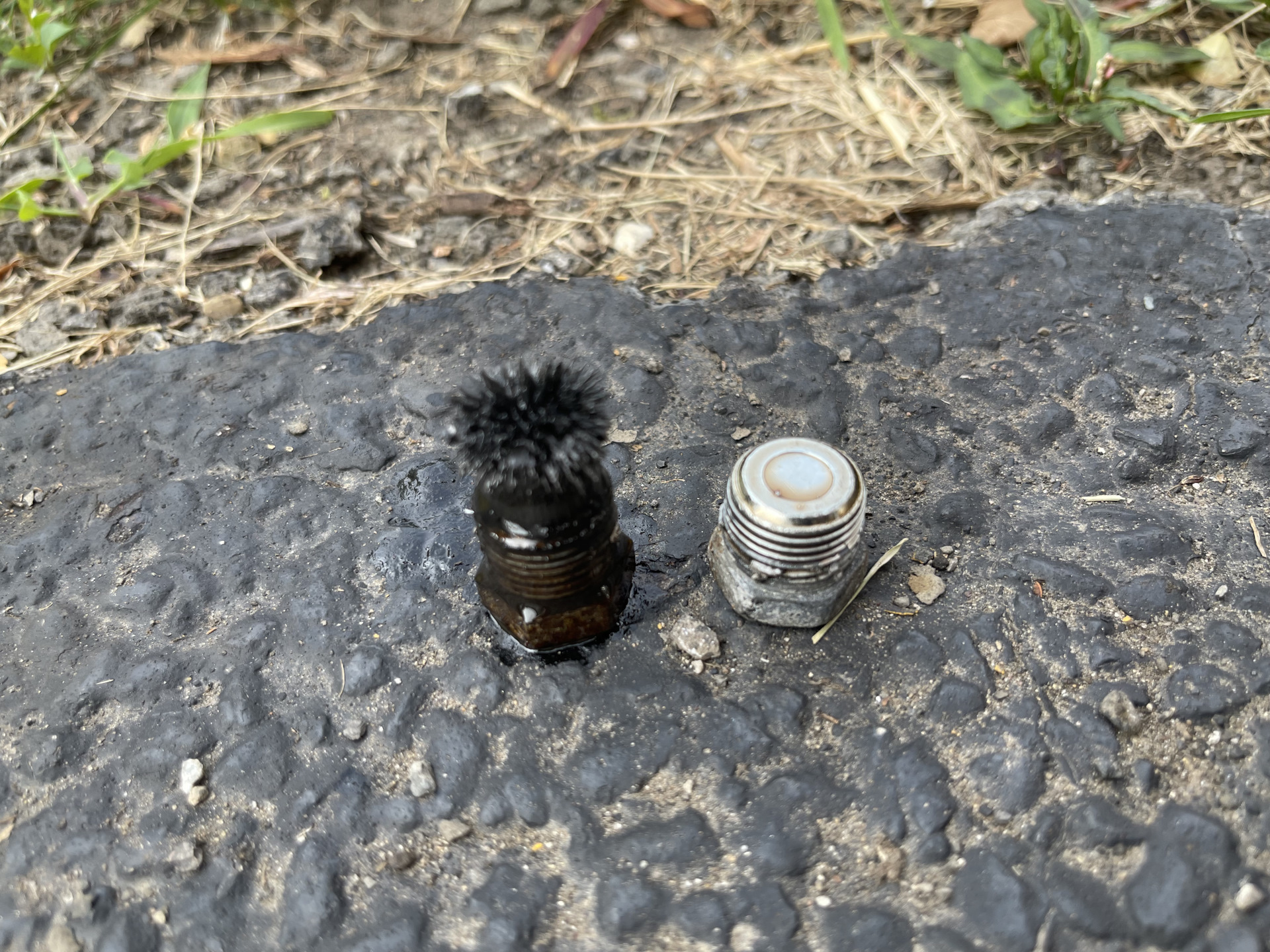 Часть:1 Слив масла редуктора и заднего моста. — Cadillac Escalade (4G ...