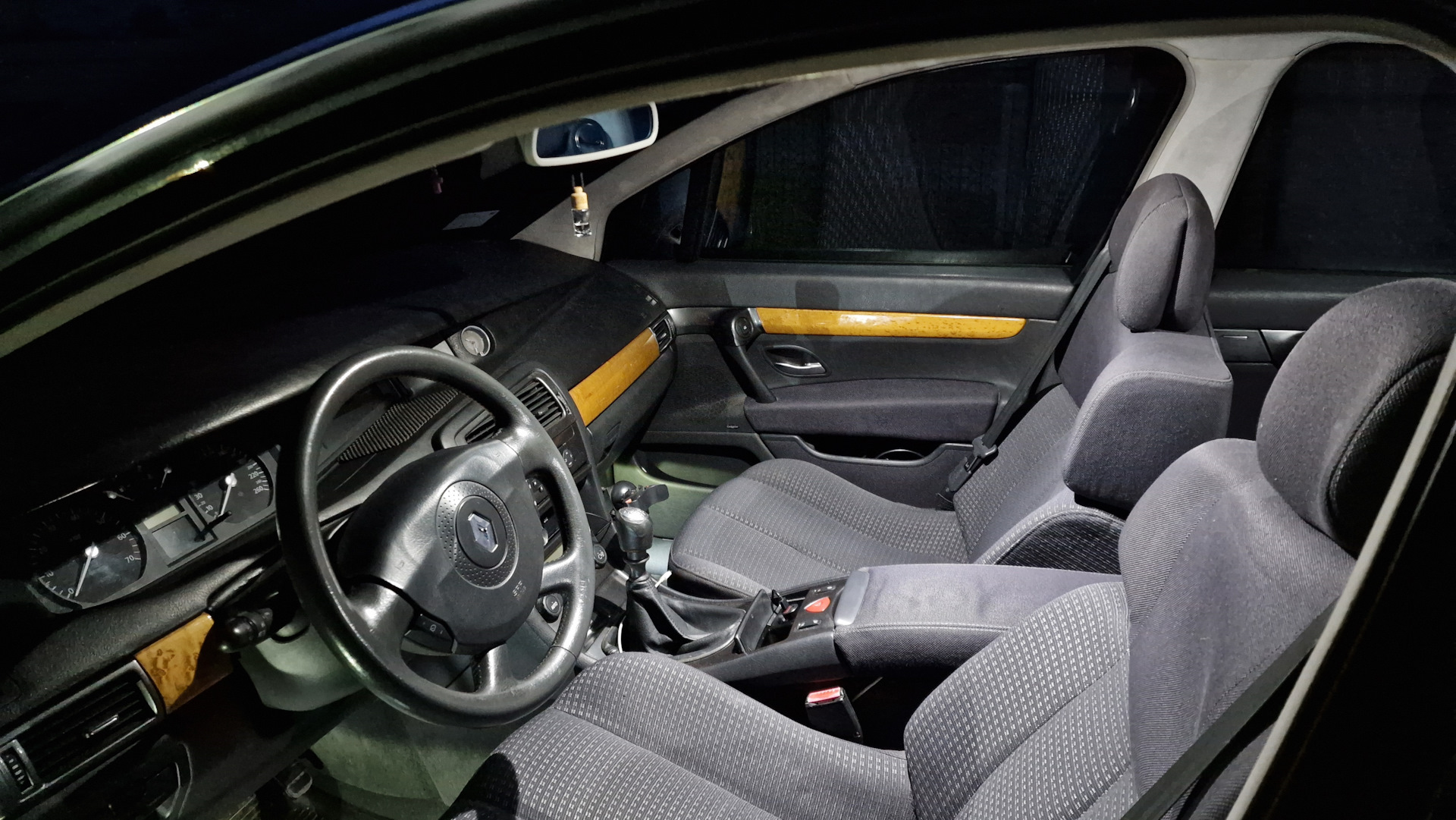 4. Колхоз? Или улучшайзинг) LEDолизация part.1 — Renault Vel Satis, 2 л, 2004 года | стайлинг ...