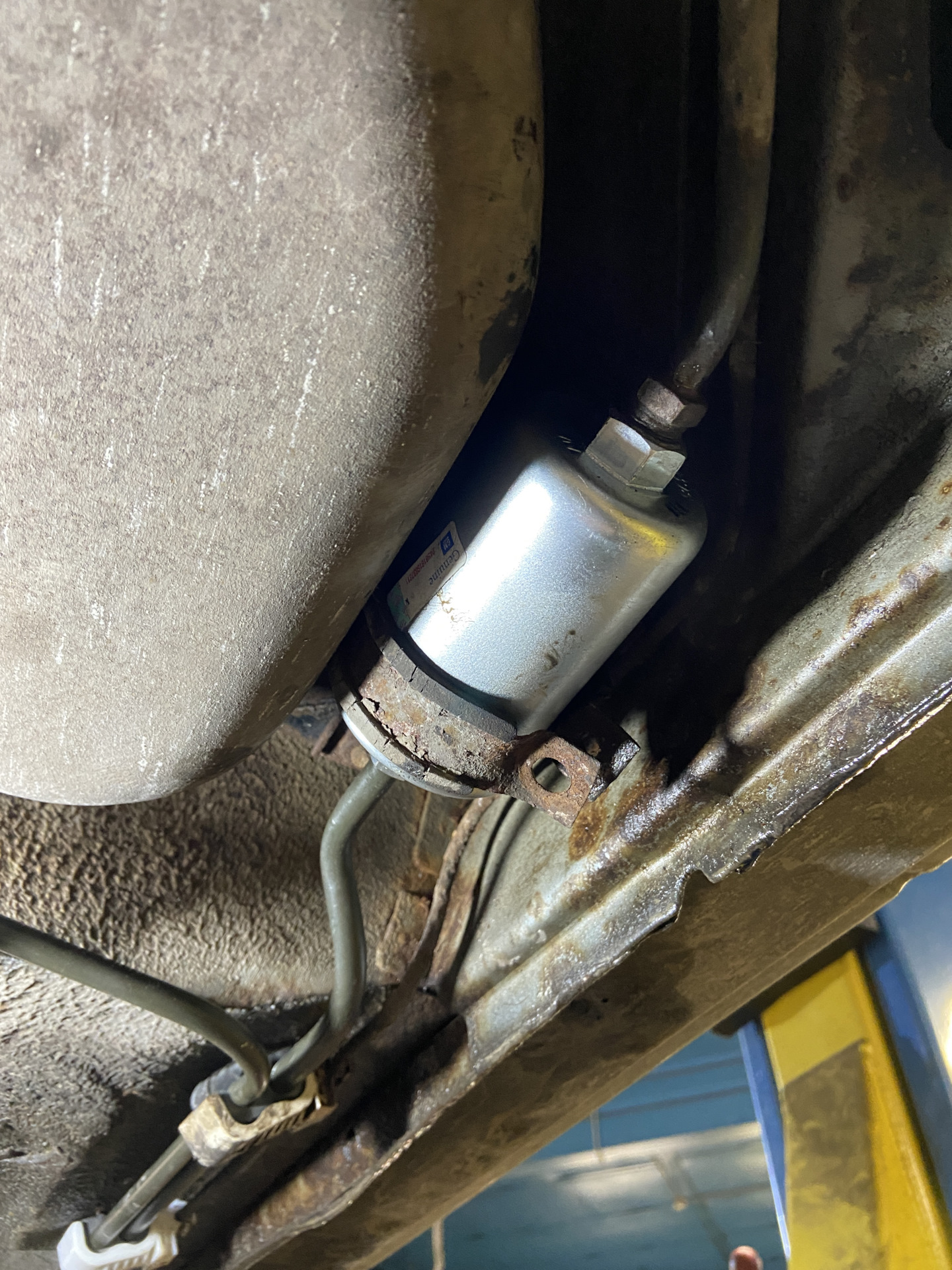 Замена топливных трубок — Daewoo Nexia (N150), 1,5 л, 2010 года | визит ...