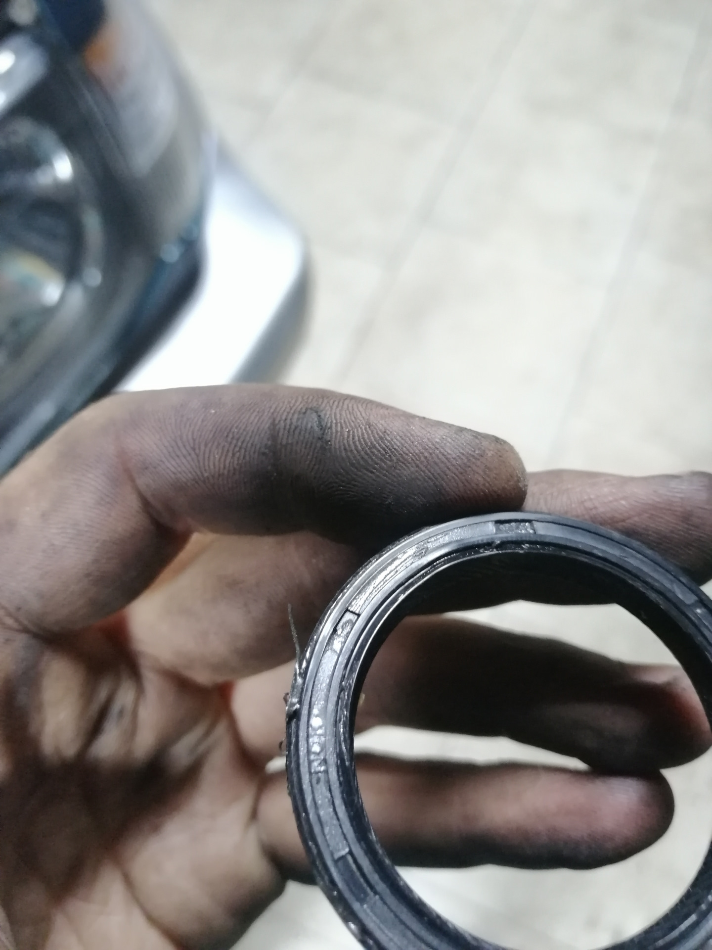 Замена прокладок клапанных крышек и сальника КВ. — Mitsubishi Pajero ...