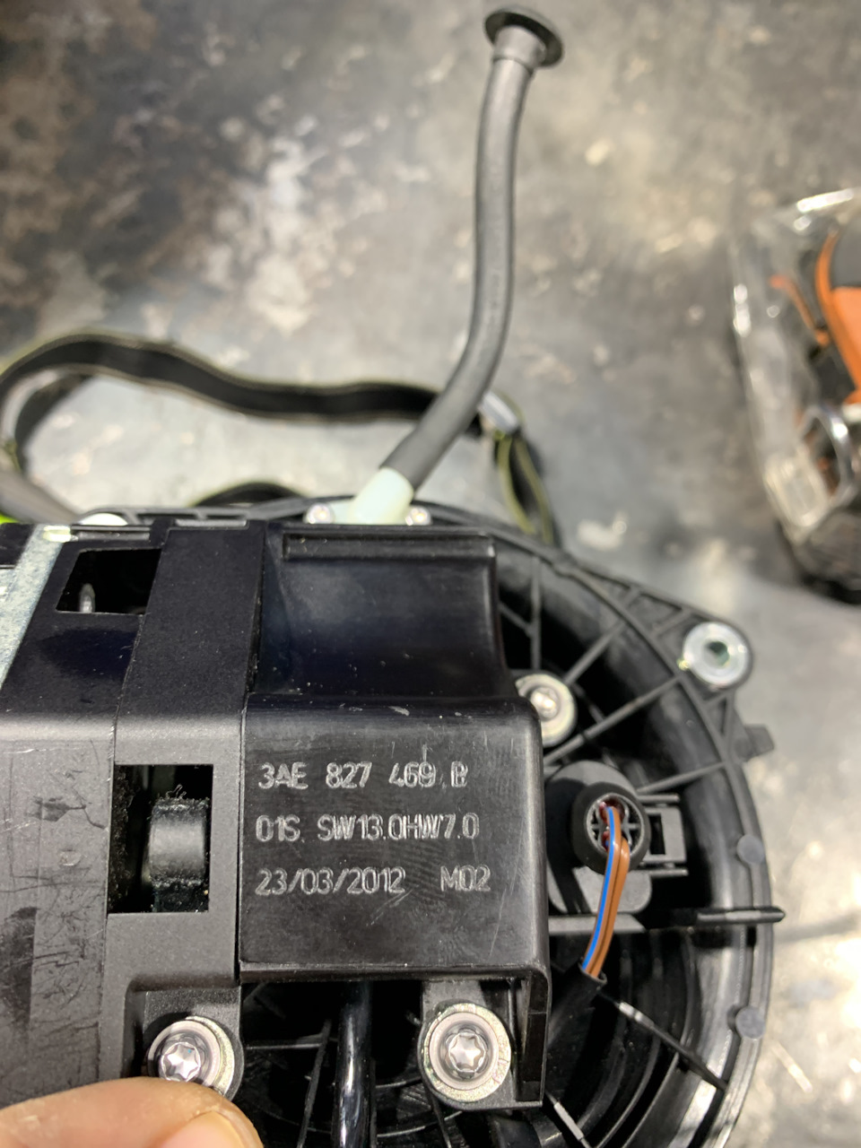 Установка оригинальной камеры заднего вида — Volkswagen Golf Mk6, 1,4 л ...