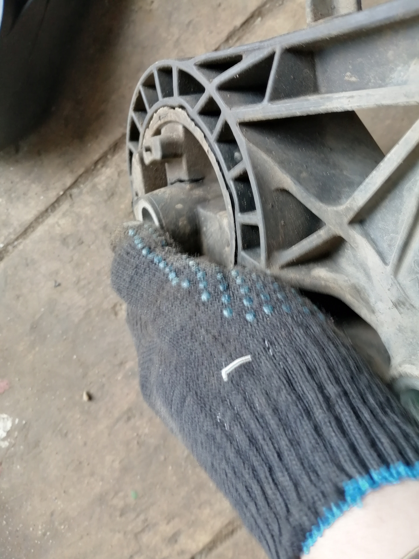 Замена передней подушки ДВС — Opel Vectra C, 1,8 л, 2008 года | своими ...