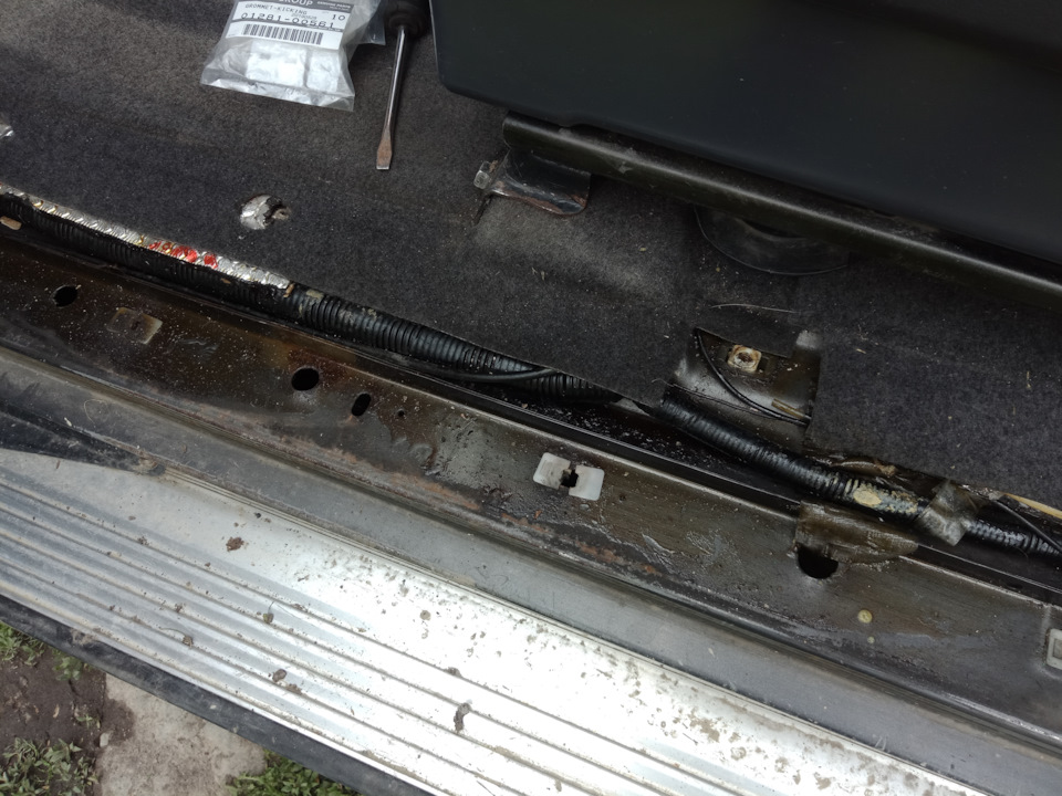 Салонный фильтр в патрол У-60, замена пистонов накладок порогов ...