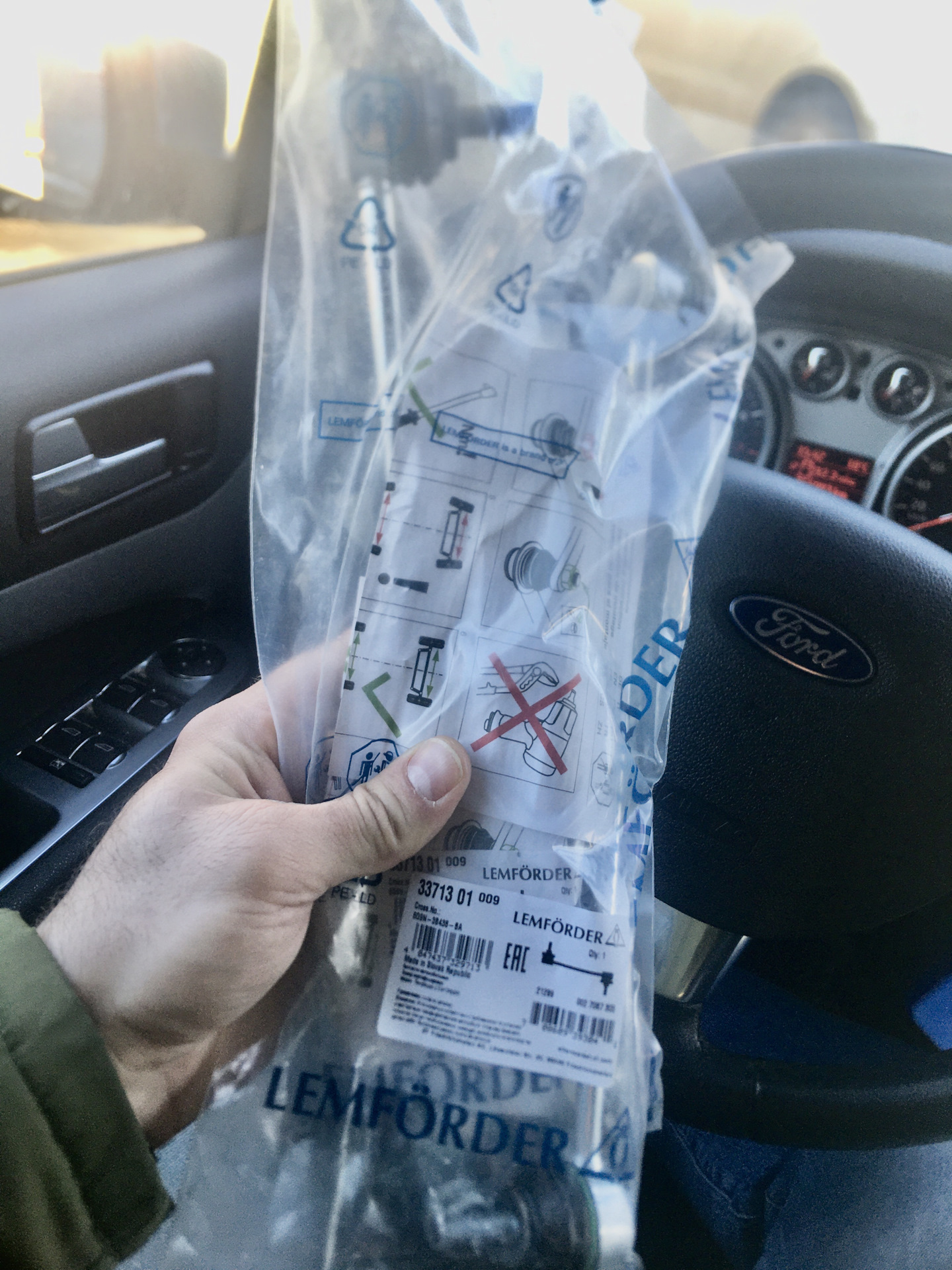 Замена стоек стабилизатора — Ford Focus II Sedan, 1,8 л., 2011 года ...