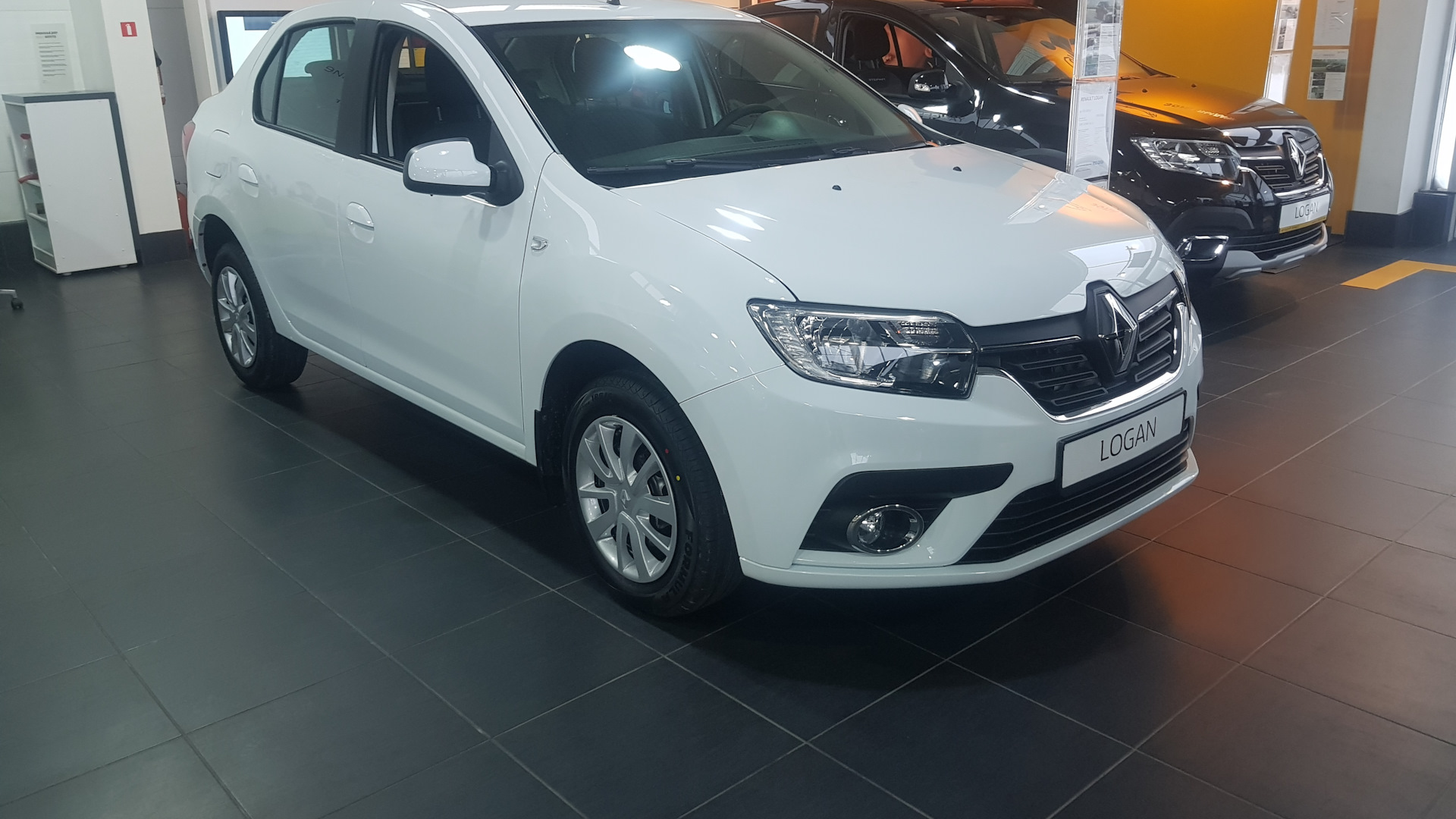 Renault Logan (2G) 1.6 бензиновый 2020 | 1.6 на DRIVE2