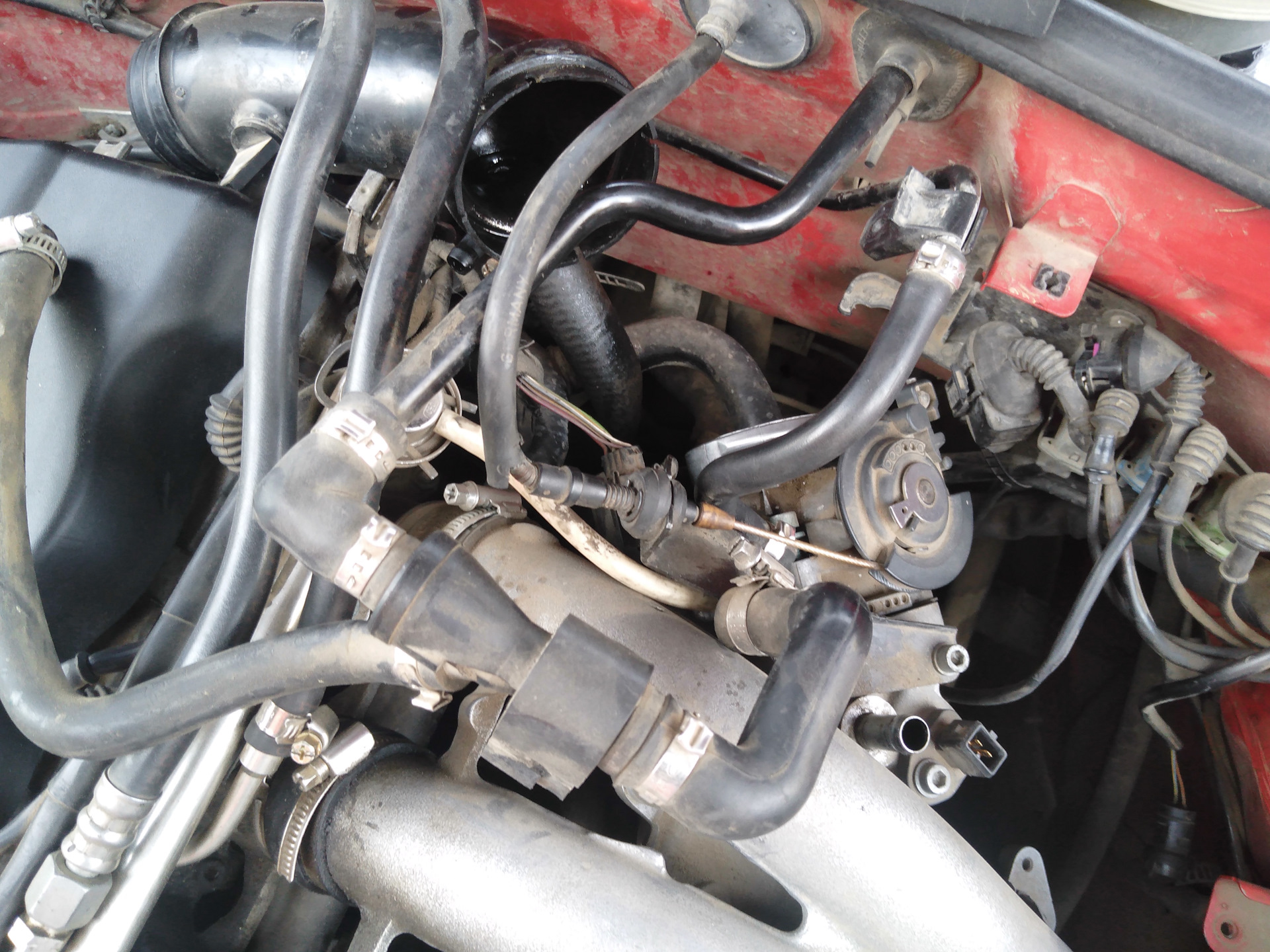 Замена муфт впускного коллектора — Audi A4 (B5), 1,8 л, 1997 года ...