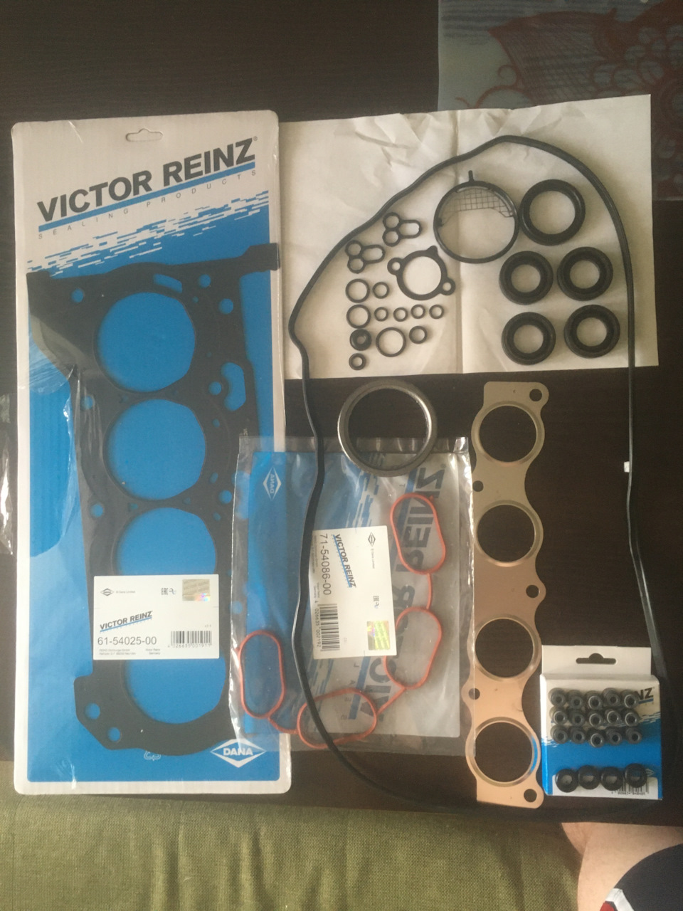 715408600 Прокладка, впускной коллектор VICTOR REINZ | Запчасти на DRIVE2