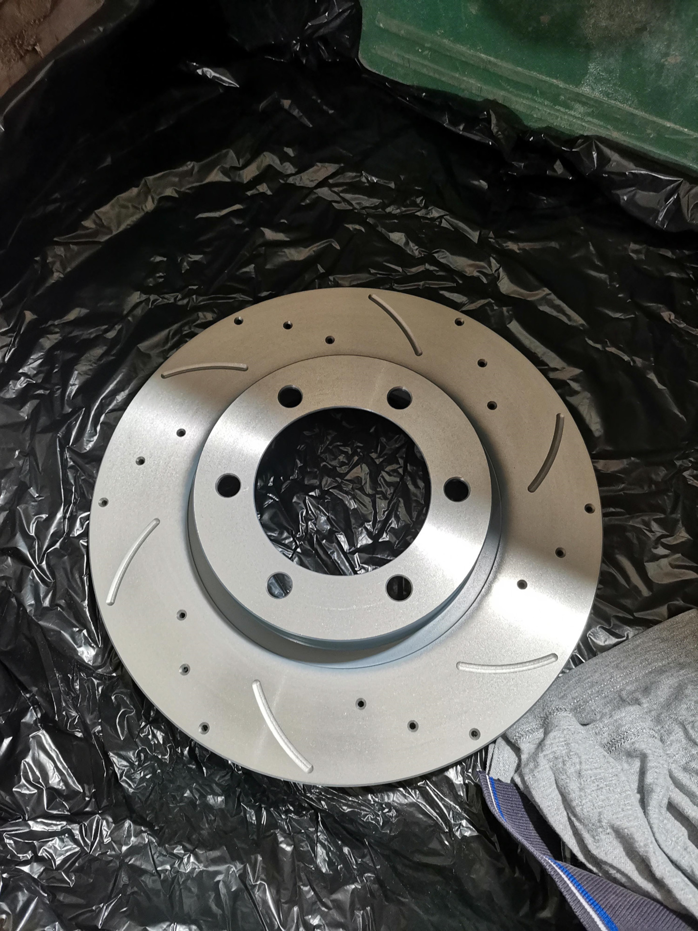 Новые тормозные диски — Toyota Hilux Surf (4G), 3,4 л, 2003 года ...