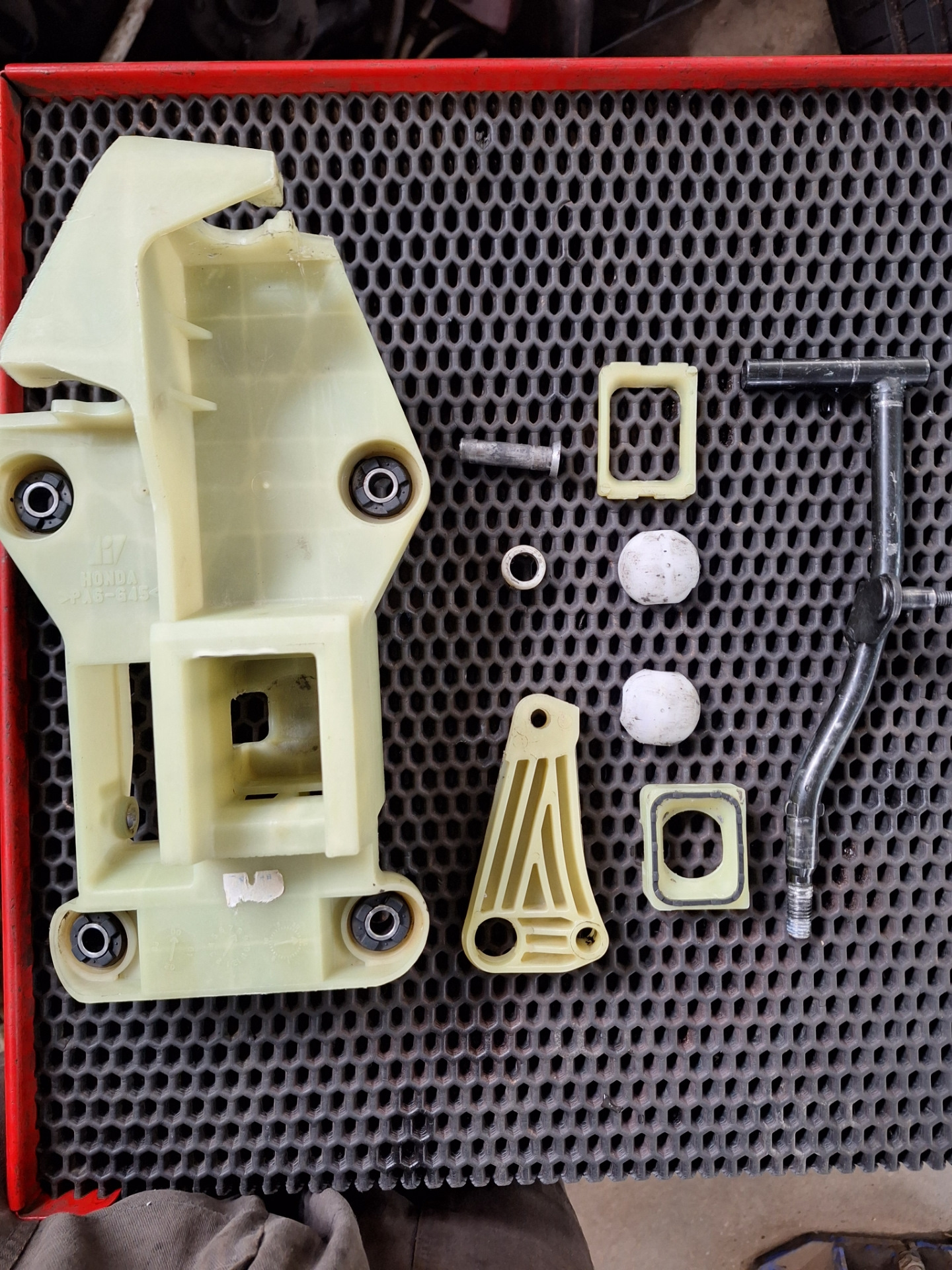 Переборка кулисы Мкпп — Honda Accord Euro R (CL1), 2,2 л, 2000 года ...