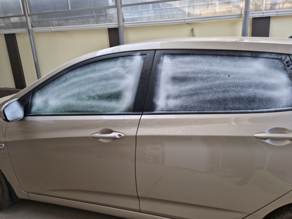 №34. Пена для очистки стекол — Hyundai Solaris Hatchback, 1,6 л, 2014 ...