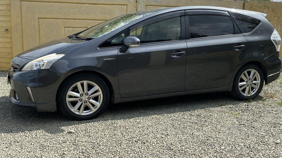 Toyota Prius Alpha 1.8 гибридный 2012 | на DRIVE2