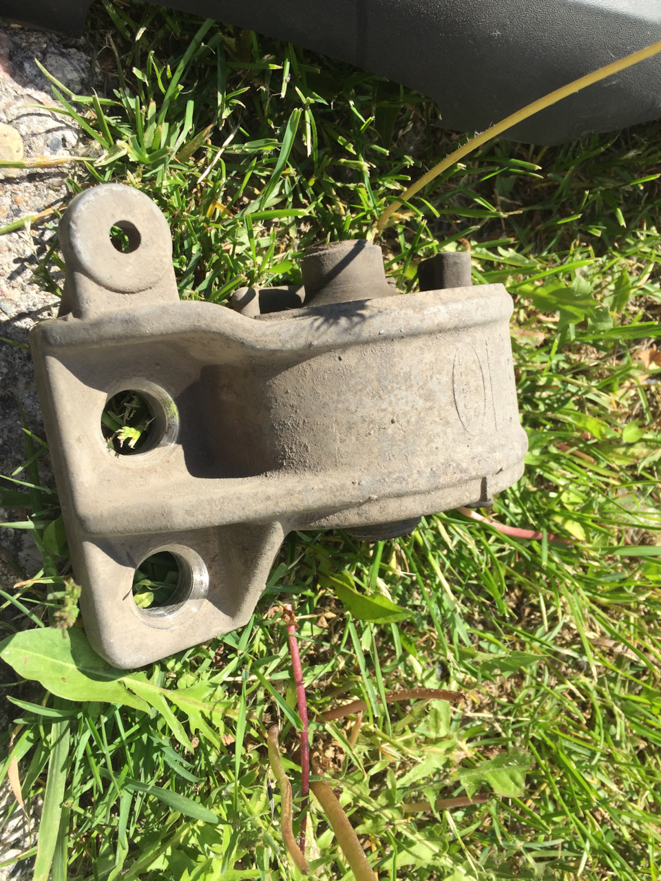 Замена передней правой подушки — KIA Spectra, 1,6 л, 2008 года ...