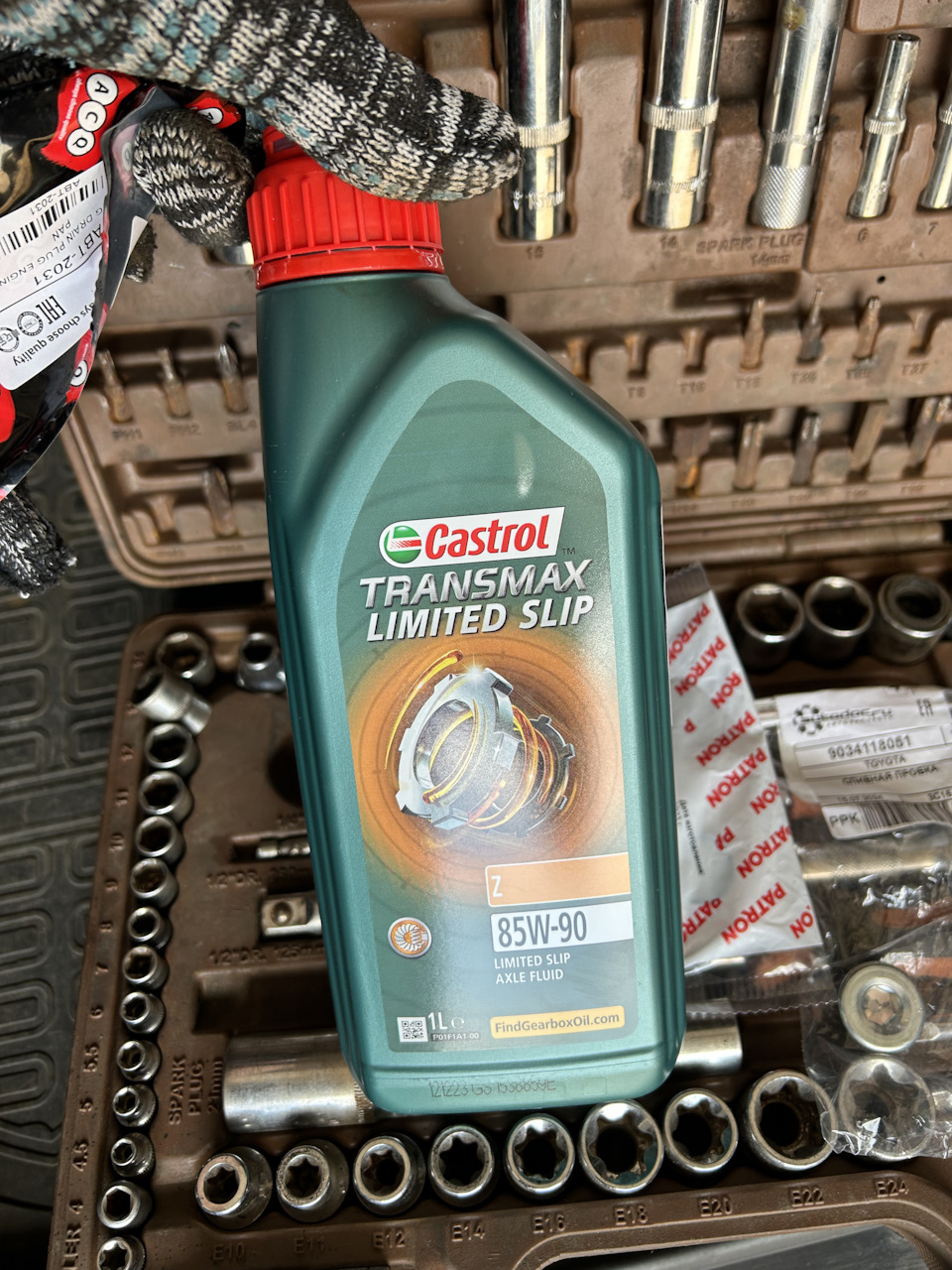 Замена масла в раздатке и заднем редукторе — Toyota RAV4 (III), 2,4 л ...