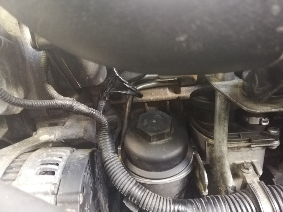 Замена втулки 3507985 и хомутов на воздуховоде и патрубке вентиляции ...