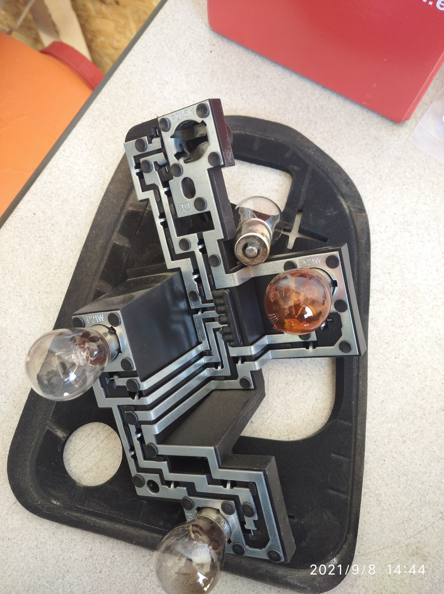 Check brake lights (3) Renault Laguna III — Renault Laguna III, 1,5 л ...