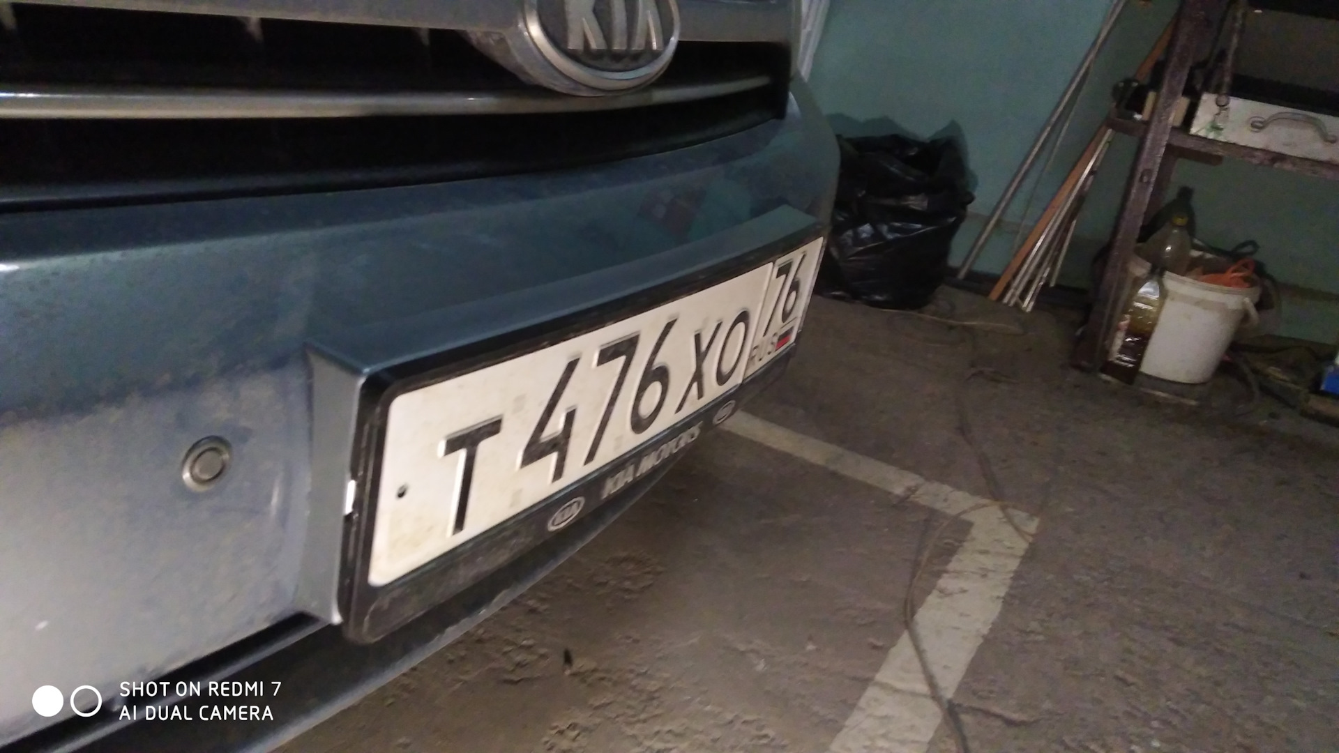 Накладка номерного знака . — KIA Carnival (2G), 2,7 л, 2008 года ...