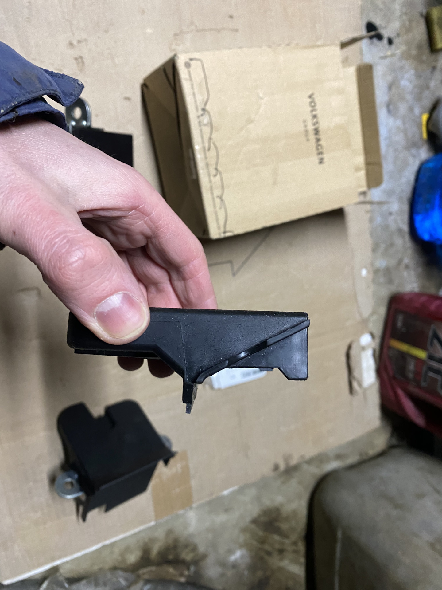 Замена замка багажника! — Volkswagen Golf Mk6, 1,4 л, 2012 года ...