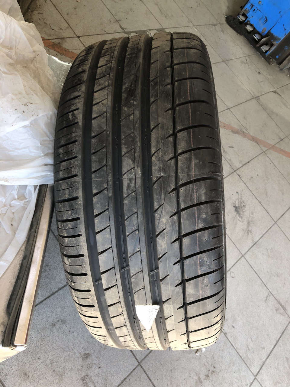 Новая резина 275/40 R19 — Audi Allroad (C7), 3 л, 2013 года | шины | DRIVE2