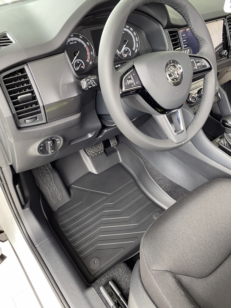 Фото и видео обзор 3D LUX ковриков от SRTK для SKODA KODIAQ (2016-)! — SRTK на DRIVE2