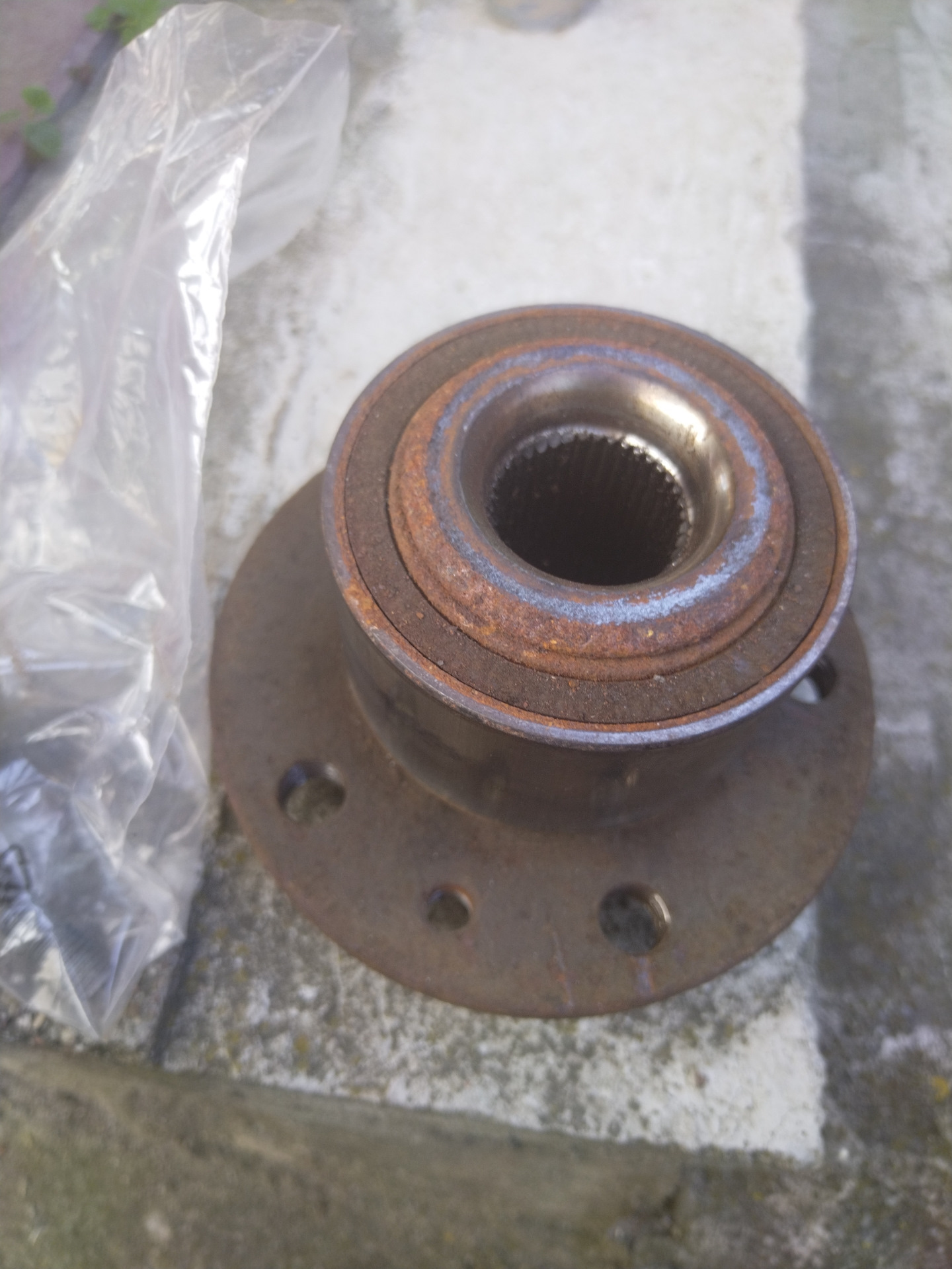 Замена ступичного подшипника — Volvo V70 III, 1,6 л, 2014 года ...