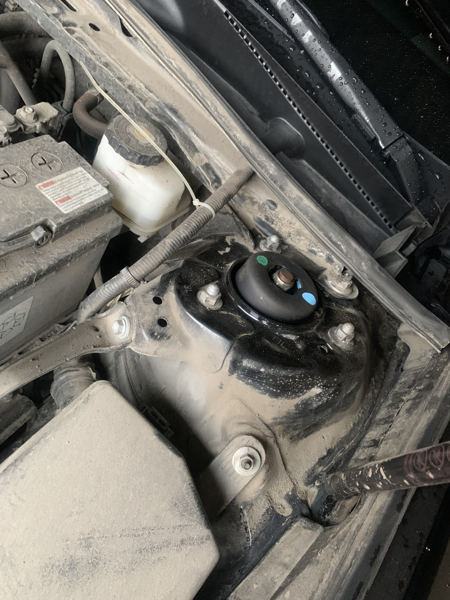 Замена опор амортизатора и динамика JBL — Toyota Camry (XV70), 2,5 л ...