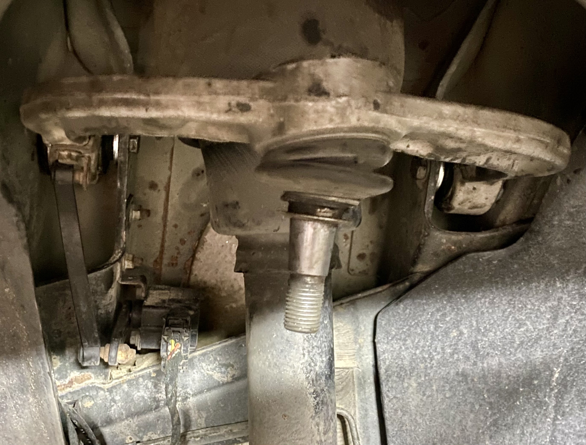 Сайлентблоки верхних рычагов X164 — Mercedes-Benz GL-Class (X164), 5,5 ...