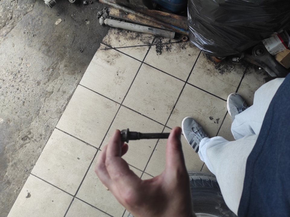 Обслуживание задних суппортов — Toyota Land Cruiser 200, 4,7 л, 2008 ...