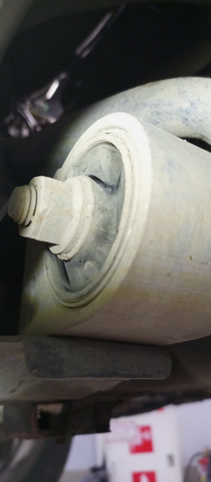 Замена задних сайленблоков переднего рычага GM 20946159 — Chevrolet ...