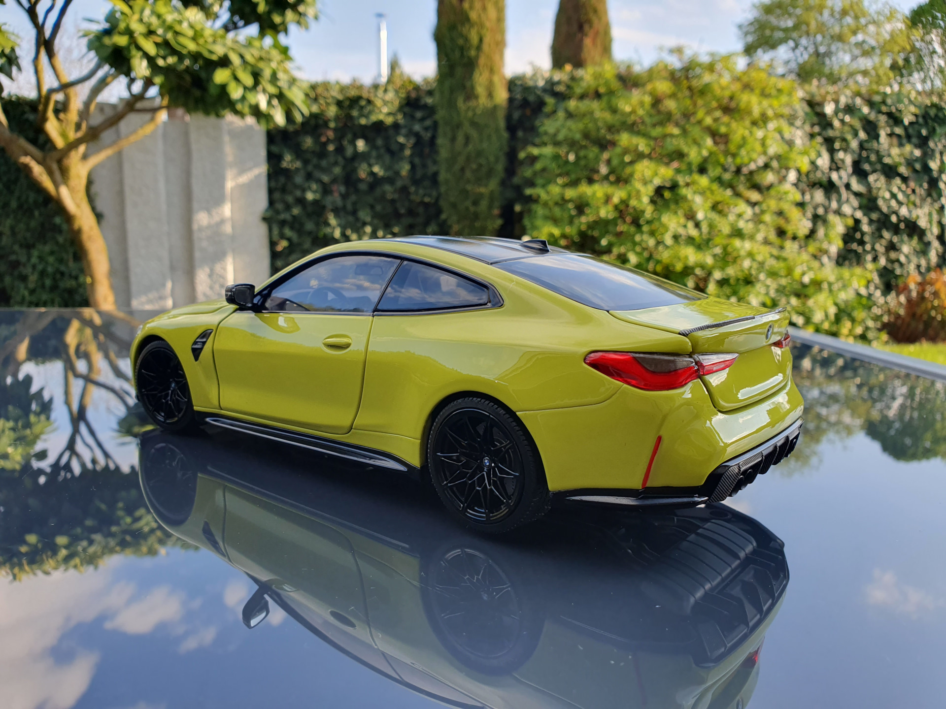 Onlyfans) BMW M4 (G82), Minichamps 1:18 — Сообщество «Масштабные Модели ...