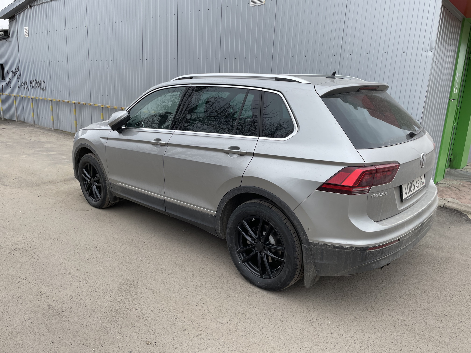 Rial X10 Racing Black For OEM Cap — Volkswagen Tiguan (2G), 2 л, 2020 года | колёсные диски | DRIVE2