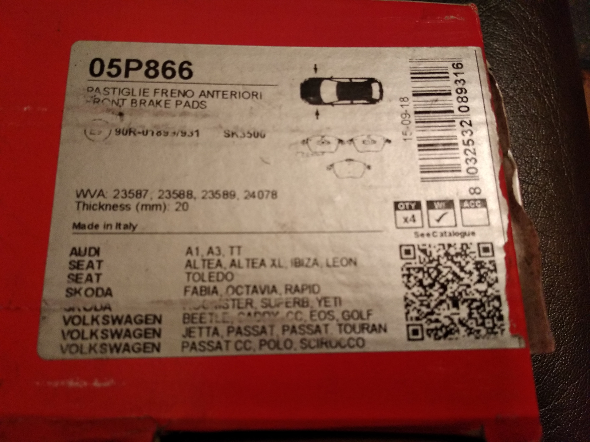 Замена передних тормозных колодок — Volkswagen Passat B6, 2 л, 2006 ...