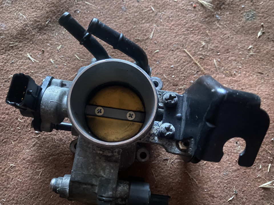 Чистка дроссельной заслонки/датчика холостого хода/впускного коллектора ...