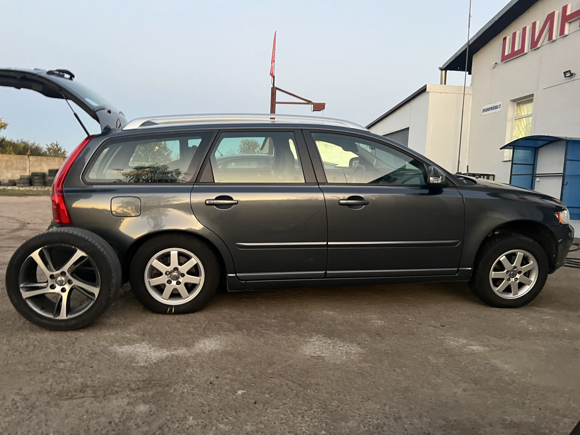 1 Переобувка (16.10.2024) — Volvo V50, 1,6 л, 2011 года | колёсные диски | DRIVE2