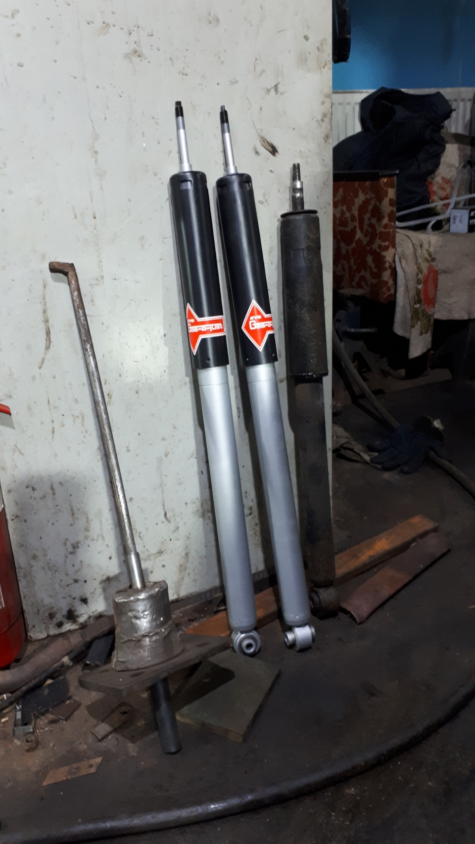 Задние амортизаторы Honda Civic IX rest sedan / Kayaba Gas-A-Just ...