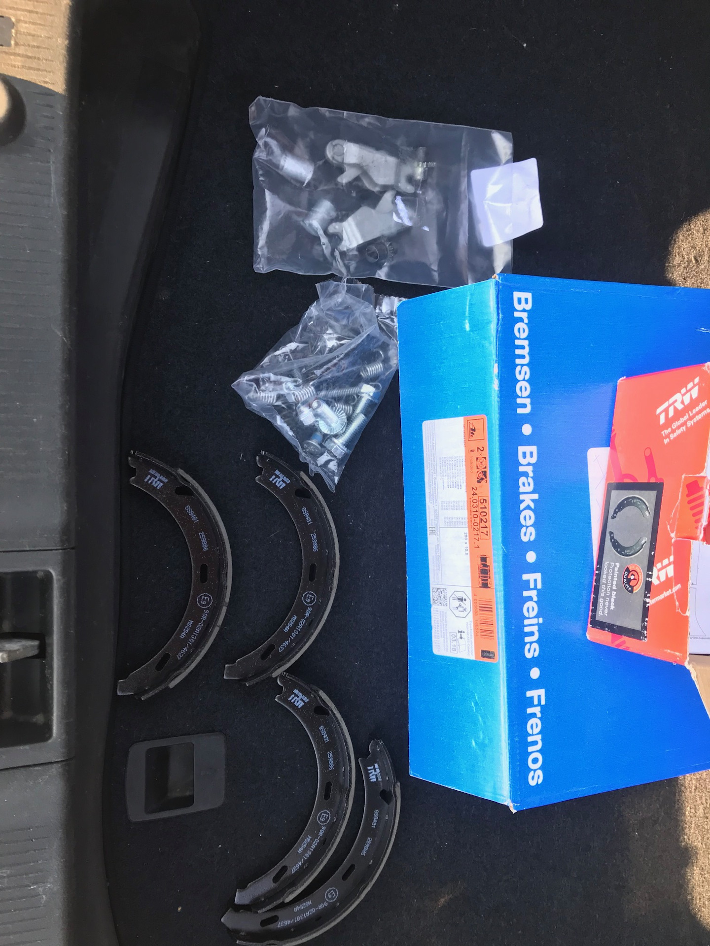 Замена колодок ручника и тормозных дисков — Mercedes-Benz CLK (W209), 3 ...