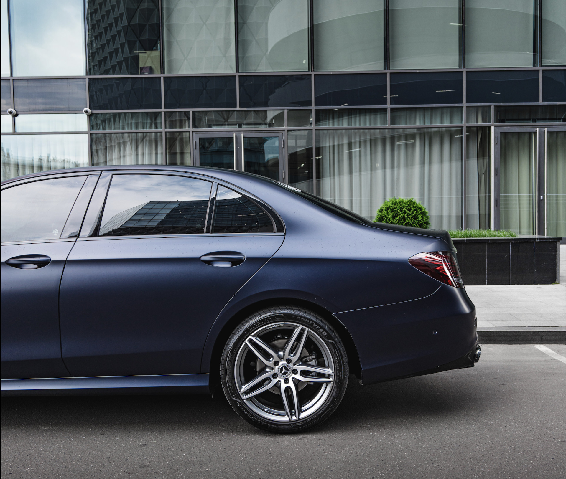 16. Новый облик — Cavansite Blue Matte — Mercedes-Benz E-Class (W213), 2 л, 2019 года | стайлинг ...
