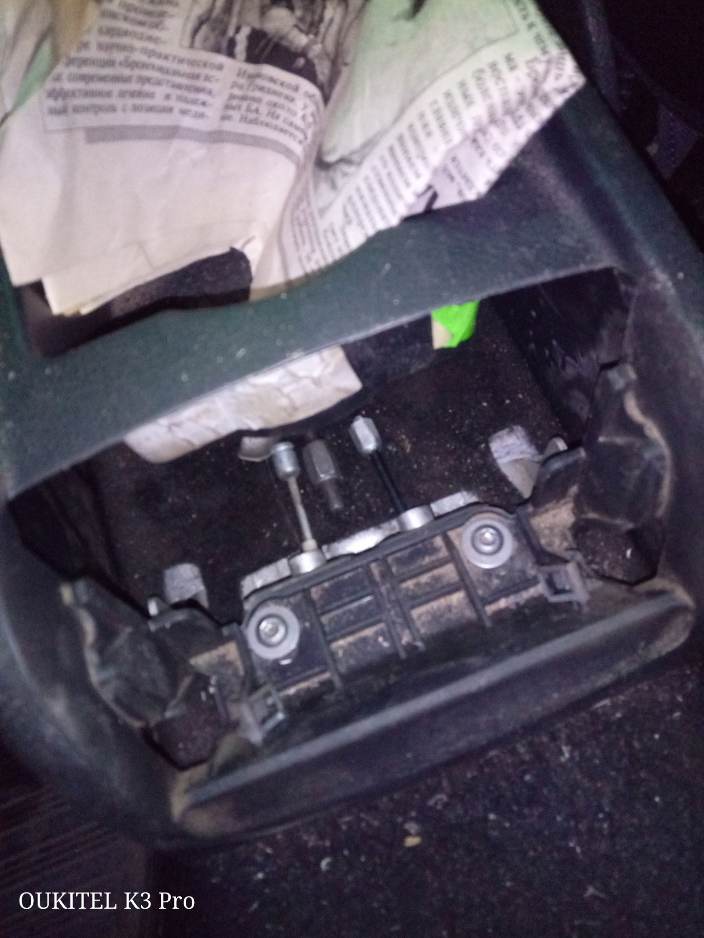 Замена правого троса ручника — Skoda Octavia A5 Mk2, 1,6 л, 2004 года ...