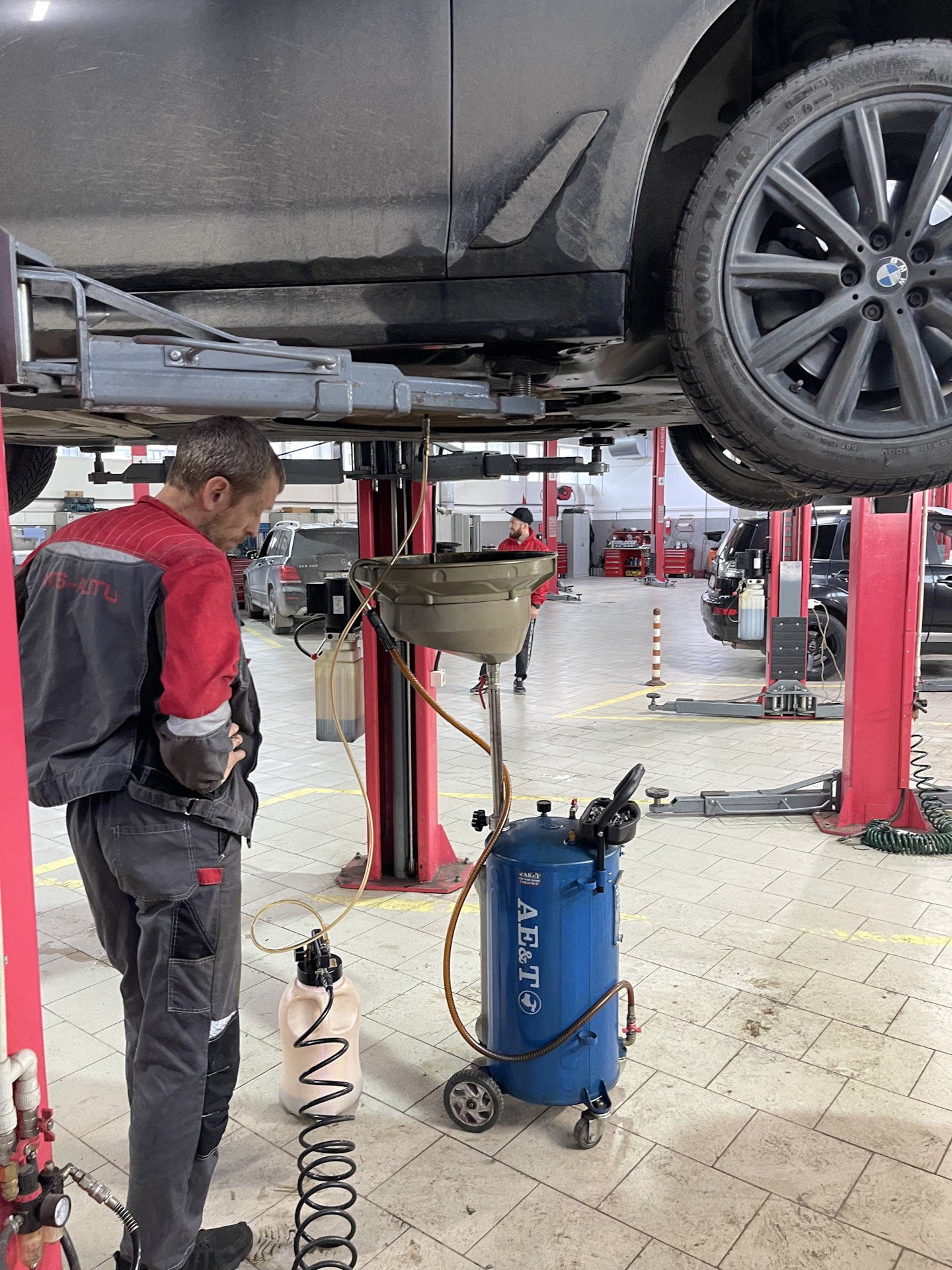 АКПП, обслуживание тормозной системы, ступичный подшипник. — BMW 5 ...