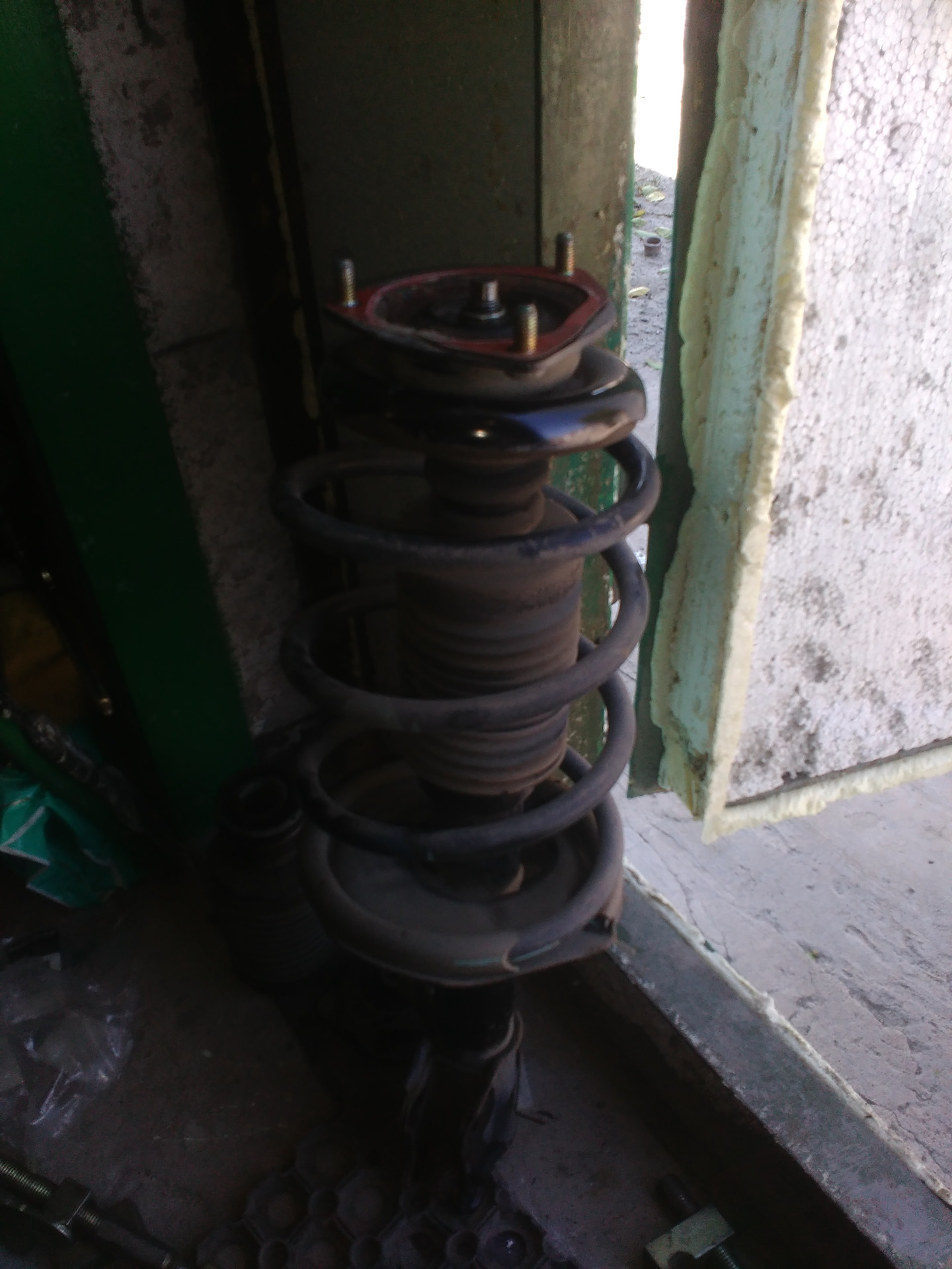 Замена опор и опорных подшипников/замена задних амортизаторов — Nissan ...