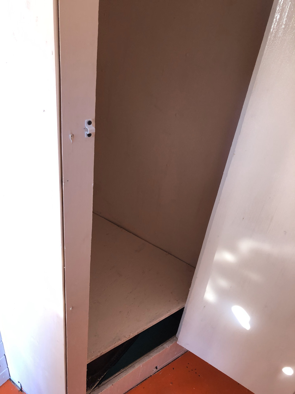 День 26. Сегодня установили сливной бак в душевую кабину — Peugeot ...