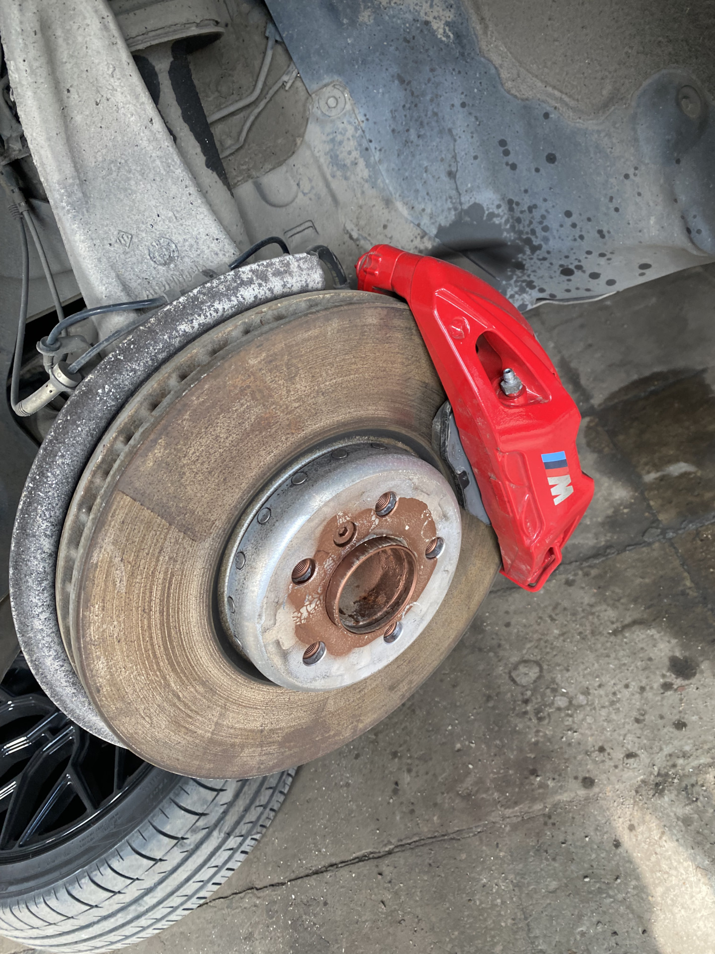 Меняем тормоза — BMW 5 series Touring (G31), 2 л, 2017 года | колёсные ...