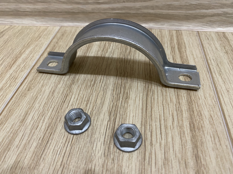 1038216 Скоба опорного подшипника полуоси / Ford | Запчасти на DRIVE2