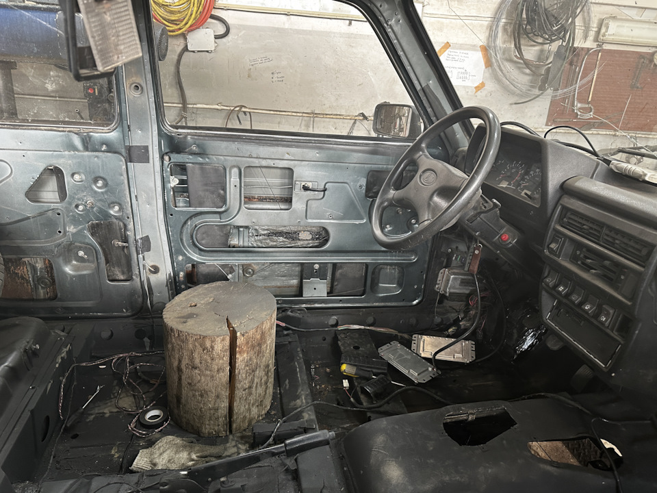 Поставили штатные сидушки в машину — Lada 4x4 5D, 1,7 л, 2009 года ...