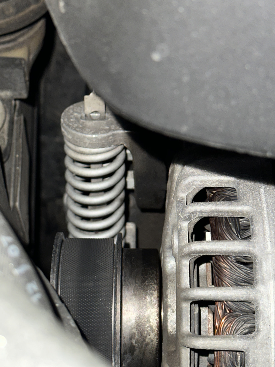 Обращение по гарантии. Запотевание обгонной муфты генератора. — Volvo ...