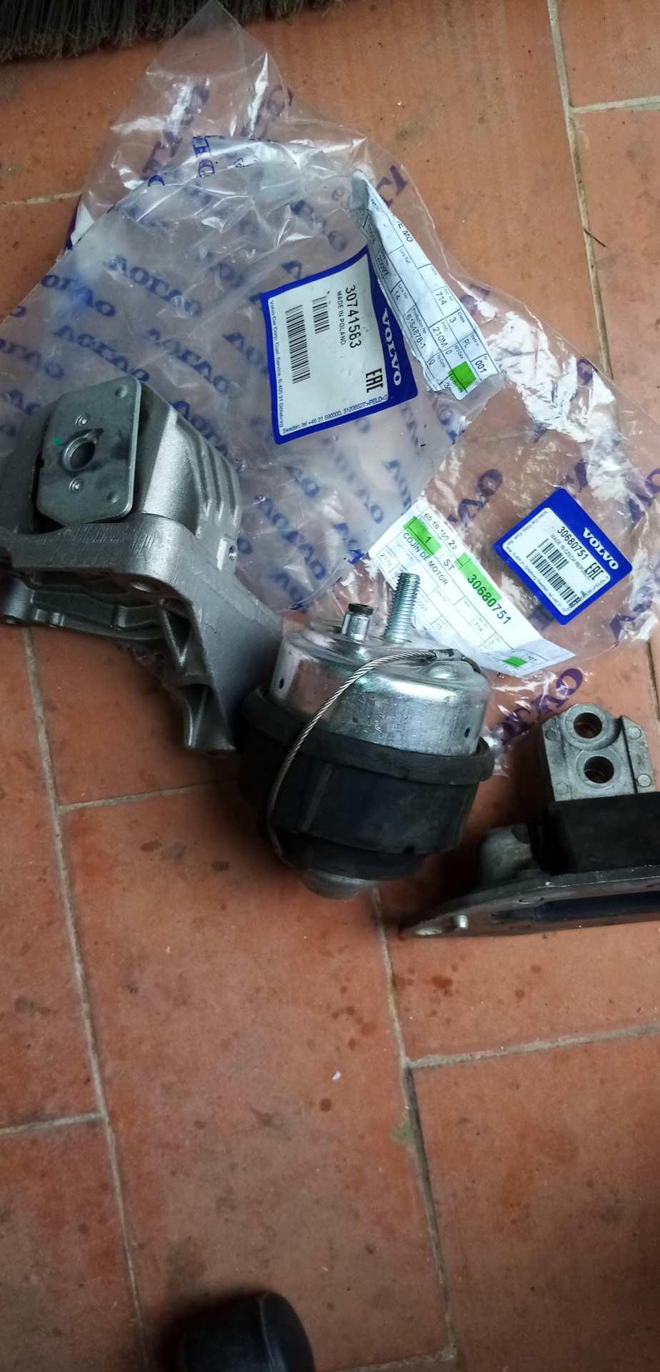 30741583 Опора двигателя/кпп Volvo | Запчасти на DRIVE2