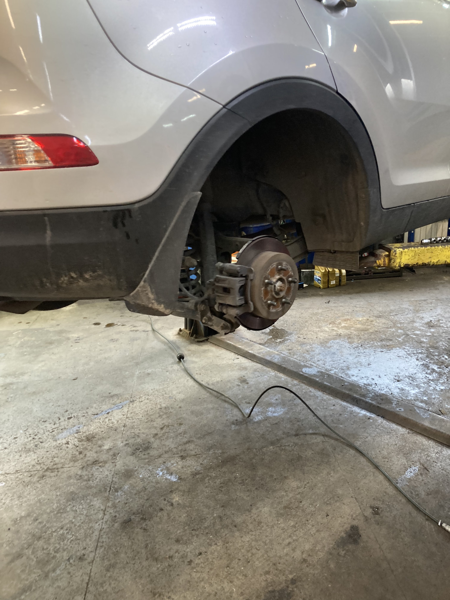 Замена ступичного подшипника и стойки стабилизатора — KIA Sportage (3G ...